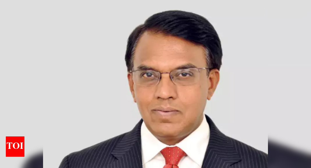 Infosys moves HR veteran to US as localisation picks up - Times of India