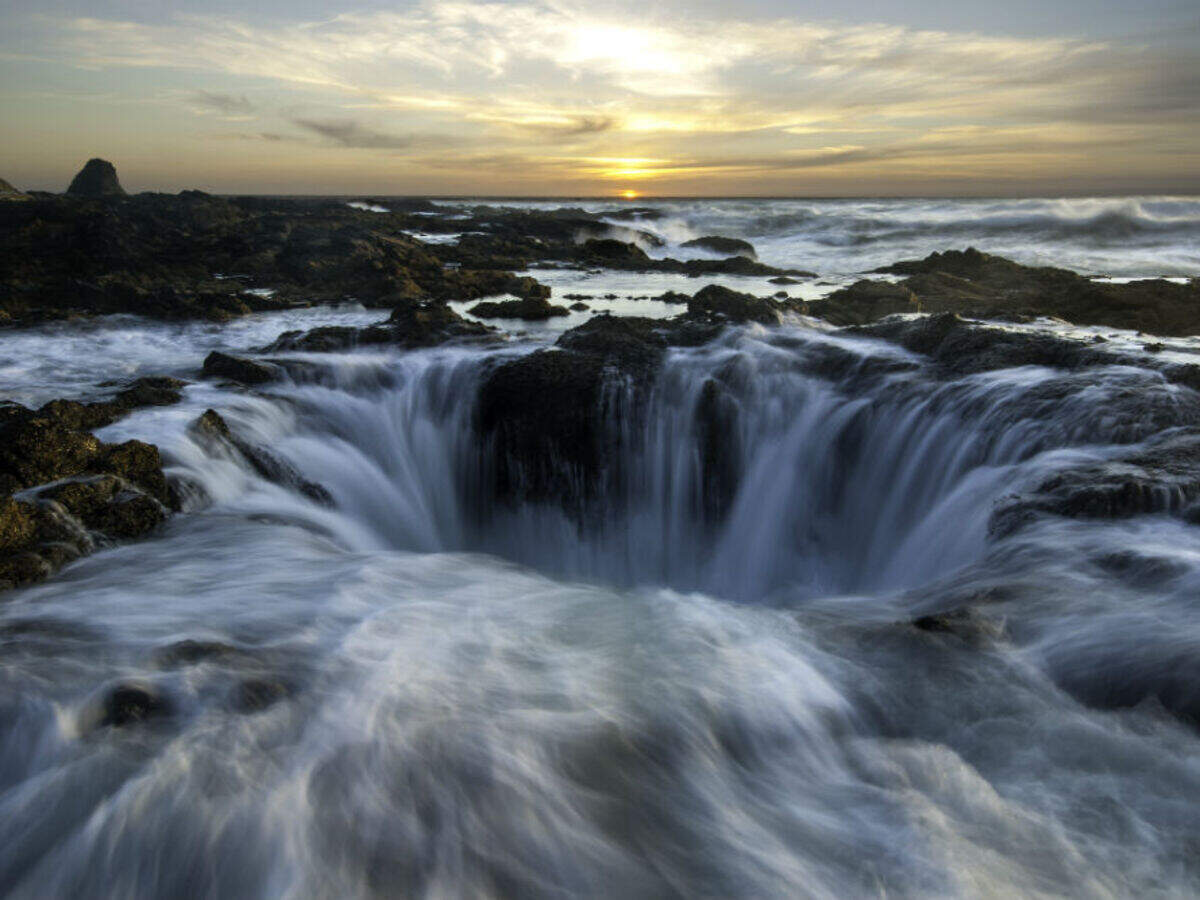 Thor’s Well, exploring this mysterious hole on the Oregon Coast ...