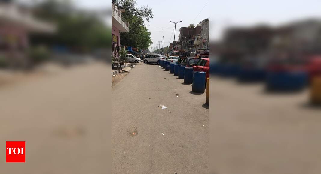 Encroachment by temple on Govind Puri main road - Times of India