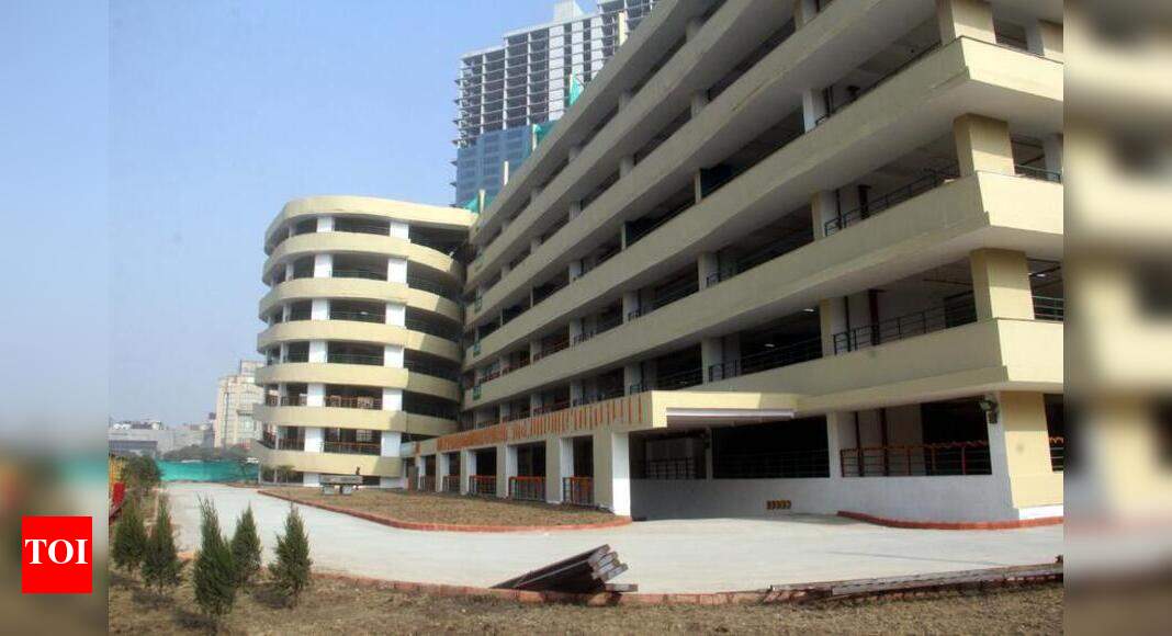 Sector 18 Parking: Noida Sector 18 traders take parking fee grouse to ...