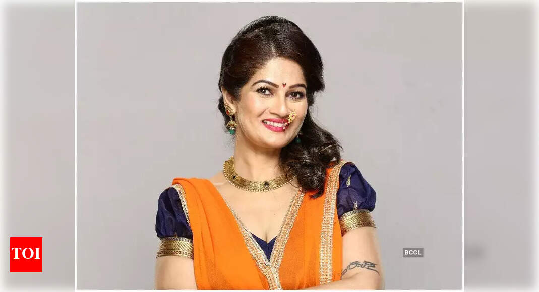 Resham Tipnis- Bigg Boss Marathi Contestant: Biography - Times of India