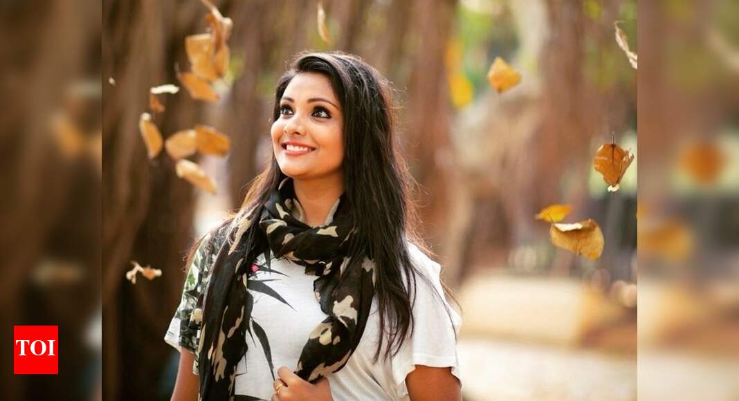 tanvi: Tanvi celebrates her birthday on the sets of Parasparam - Times ...