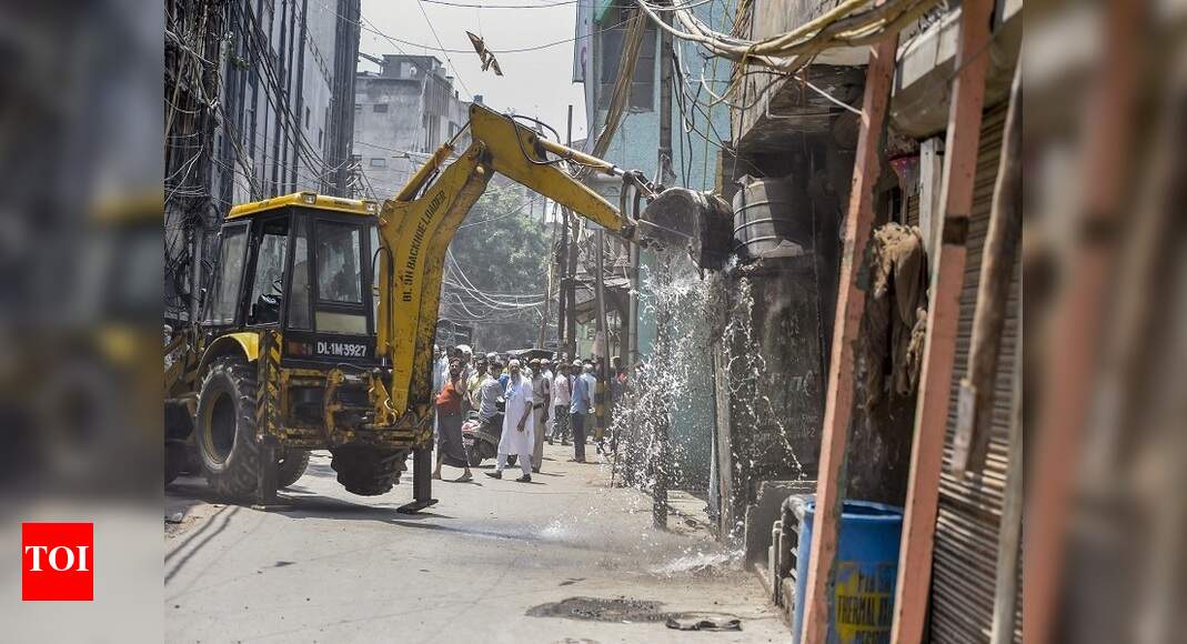 Delhi Demolition Drive: In south Delhi, demolition men hammer home a ...