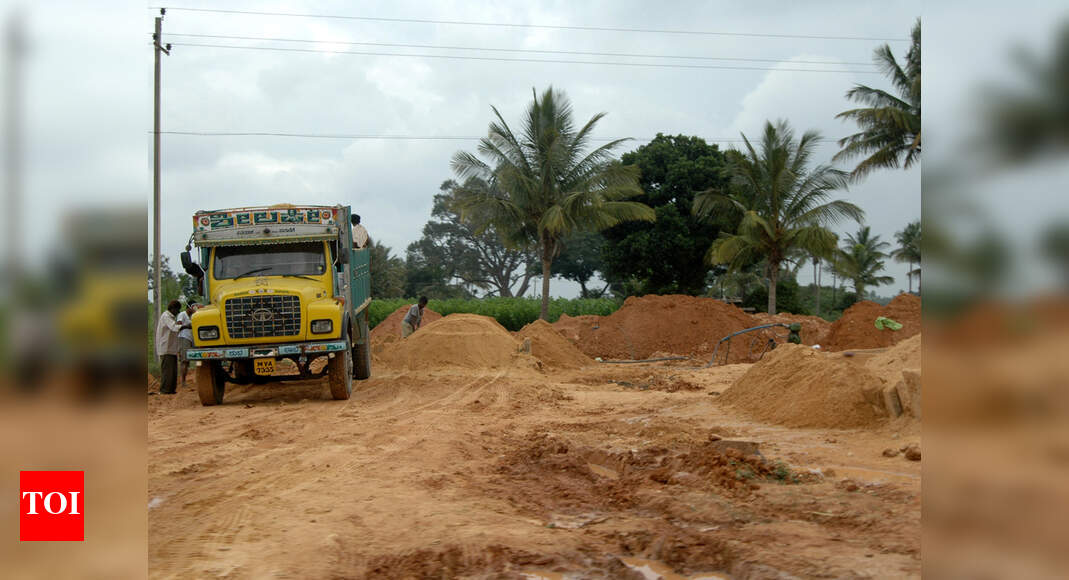 Illegal mining in Ganga river bed right under noses of officials ...