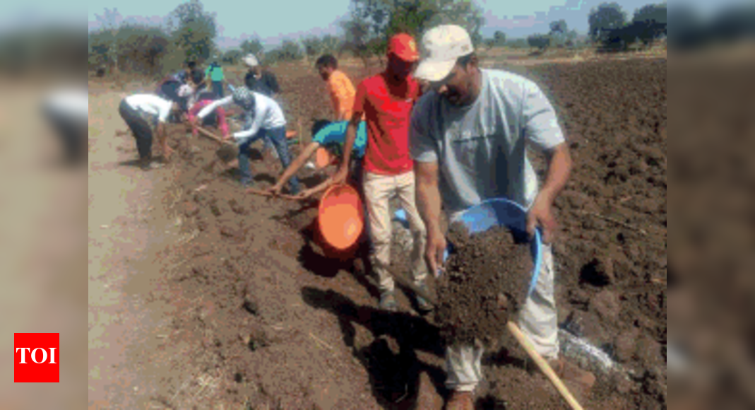 College students take part in save water movement near Aurangabad ...