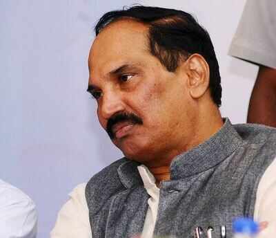 N Uttam Kumar Reddy takes on K Chandrasekhar Rao in Chennur | Hyderabad News - Times of India