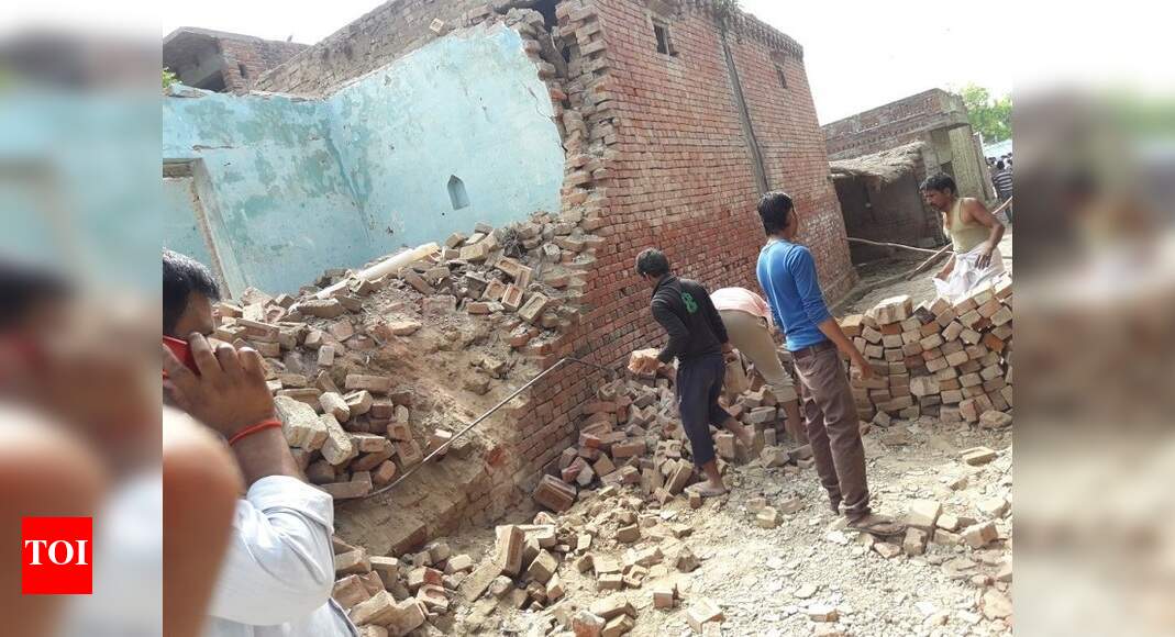 Six kids injured, 1 dead in wall collapse in UP's Etah | Agra News ...