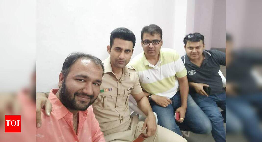 Theatre actor Chintan Pandya turns script-writer | Gujarati Movie News ...