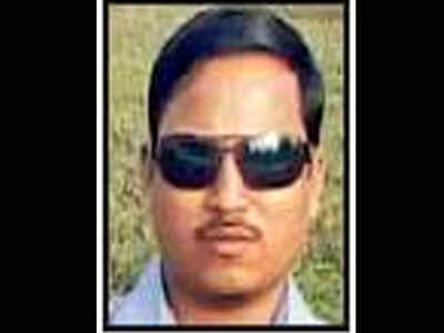 Bengal poll official’s body found on tracks | Kolkata News - Times of India