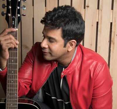 Sa Re Ga Ma Pa: Playback singer Karthik stuns the audience with his ...