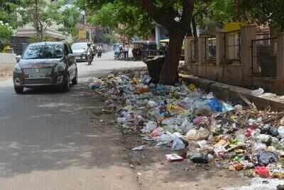 City stinks as garbage collection goes for a toss | Hubballi News ...
