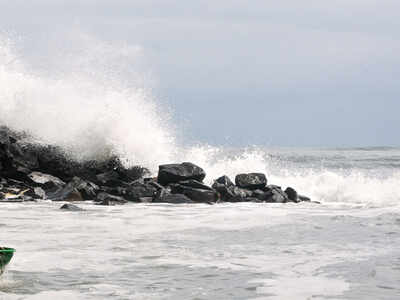 Geotube seawalls work to begin at Chellanam soon | Kochi News - Times ...