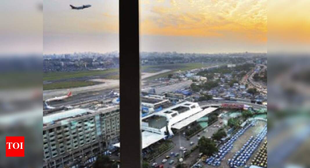 Mumbai: Flight forced to abort landing amid 'confusion' on runway ...