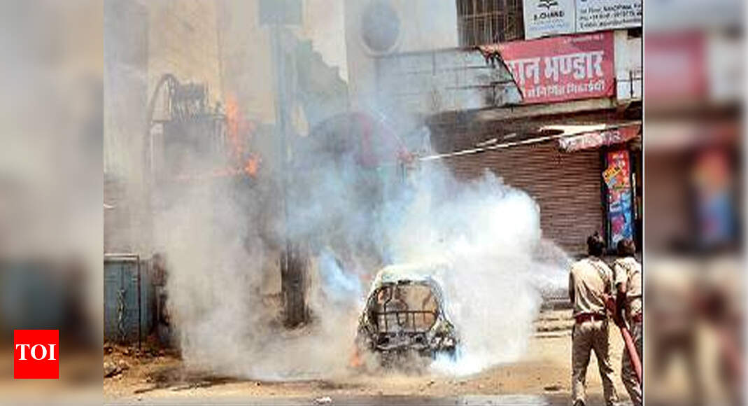 Transformer Catches Fire In Crowded Area: Transformer catches fire in ...