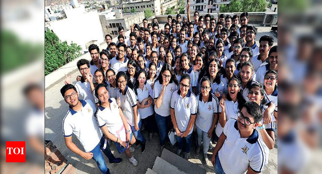 Girls Outshine Boys In Class XII CBSE Results: Girls outshine boys in ...