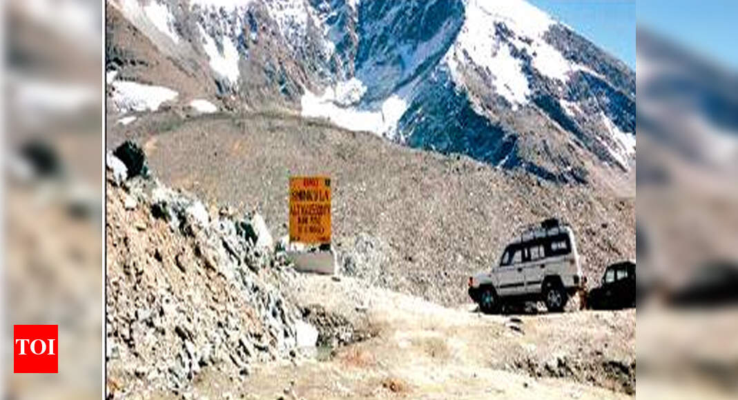 Kashmir: Border row: Jammu and Kashmir cops come 11 km into Himachal ...