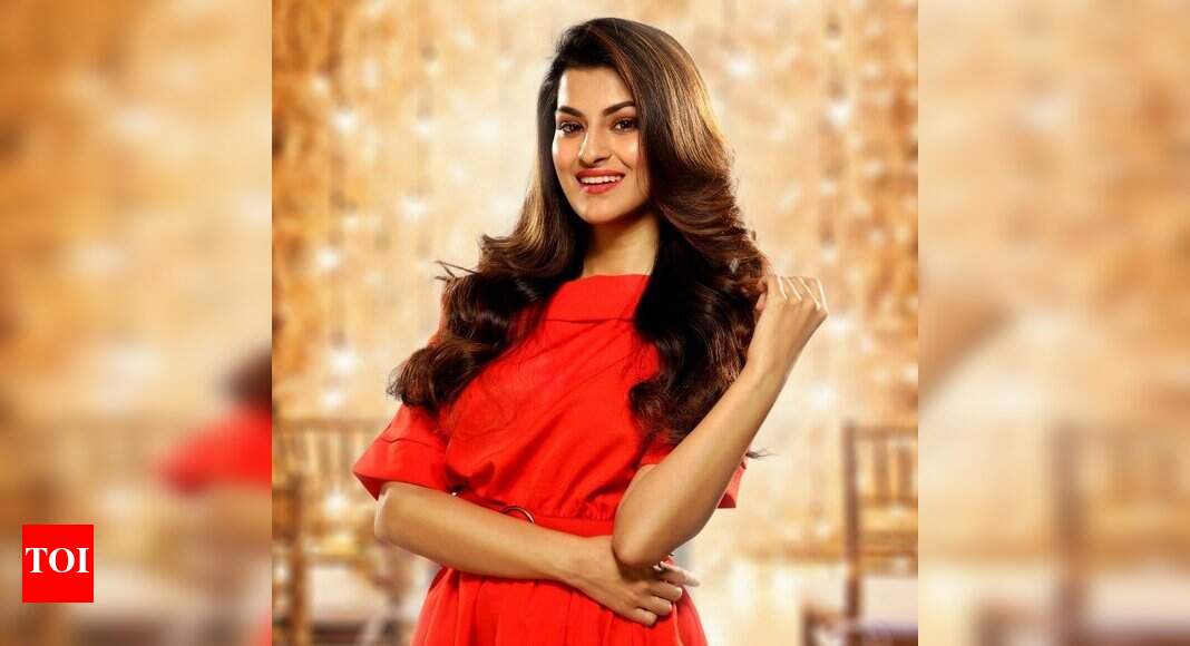 Sanjana had an unexpected guest visiting her on the sets of Fidaa ...