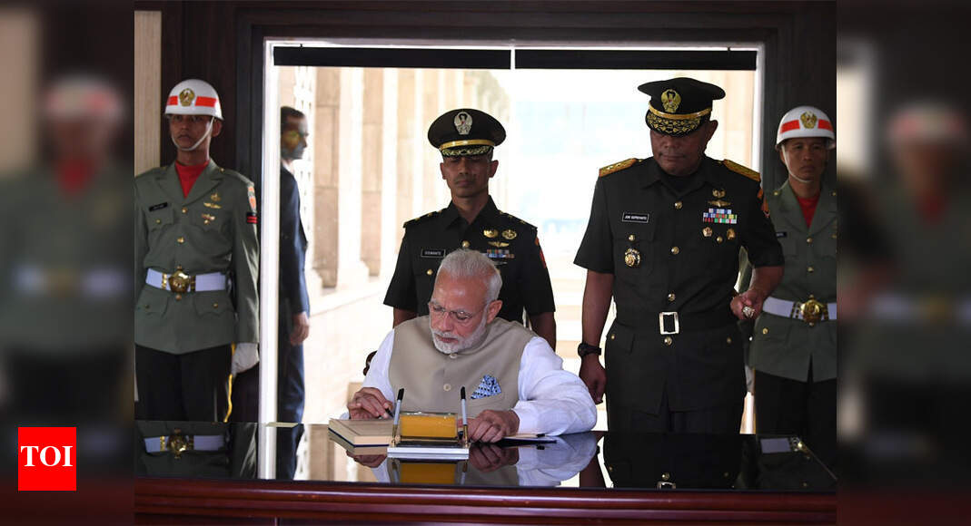 Narendra Modi in Indonesia: PM Modi begins Indonesia visit by laying ...