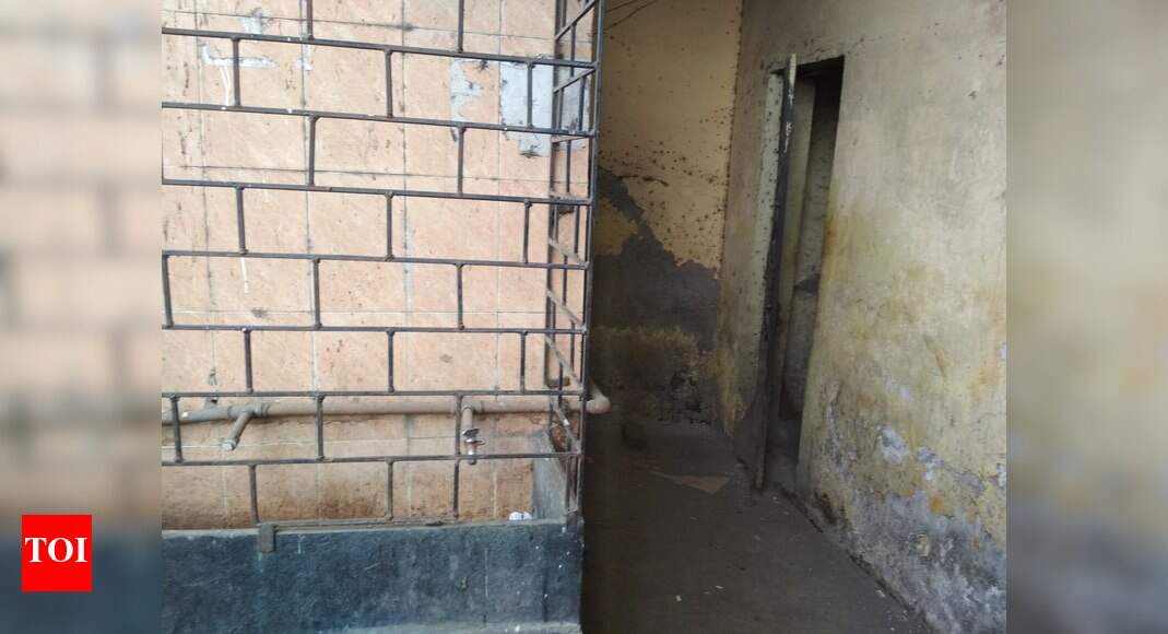 Thane bus stop west - Times of India