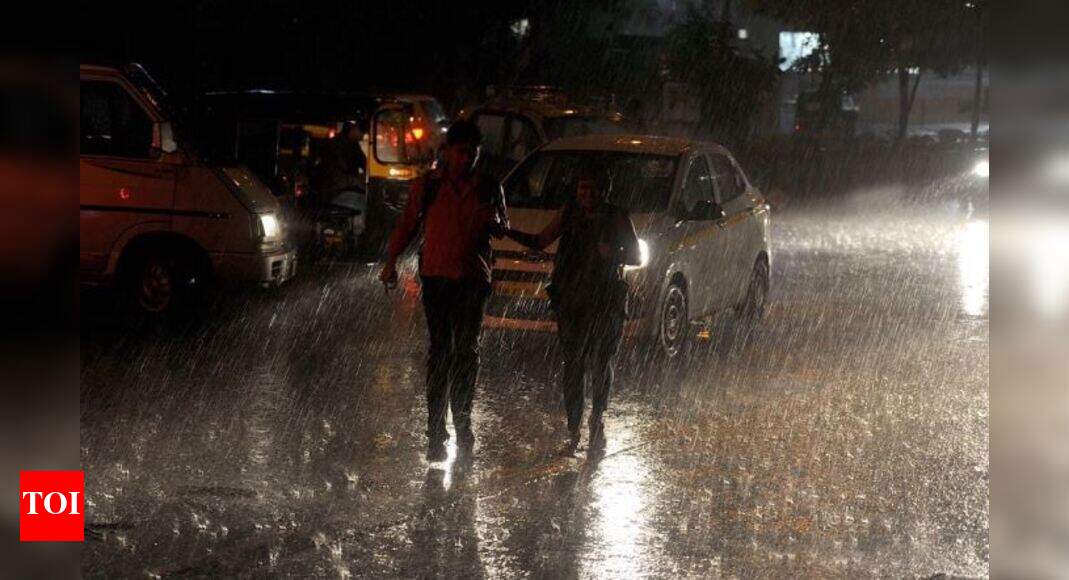 Mumbai Rains: Pre-monsoon showers lash Mumbai | Mumbai News - Times of India