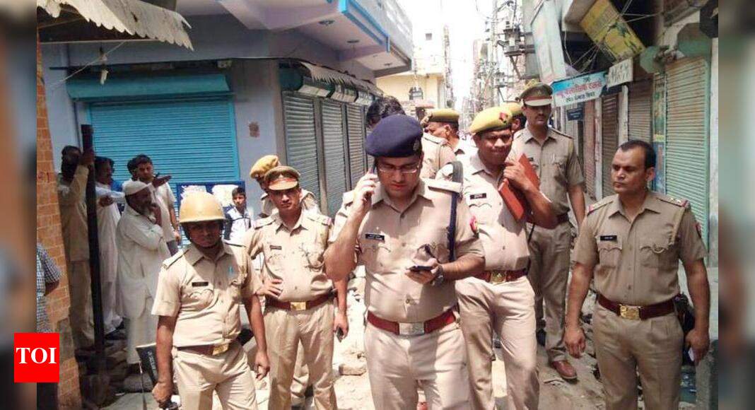 Groups Clash: 2 groups clash in Khoda police station | Noida News ...