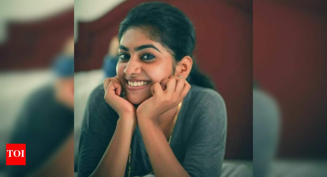 Nimisha Sajayan in Sanal Kumar Sasidharan's Chola? | Malayalam Movie ...