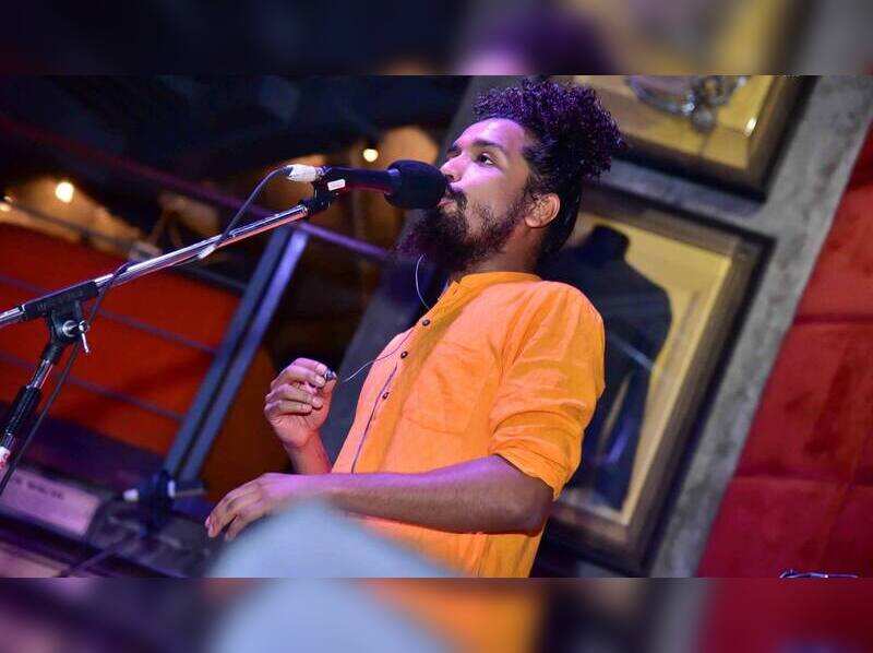 Neeraj Arya’s Kabir Cafe perform live in Koregaon Park | Events Movie ...