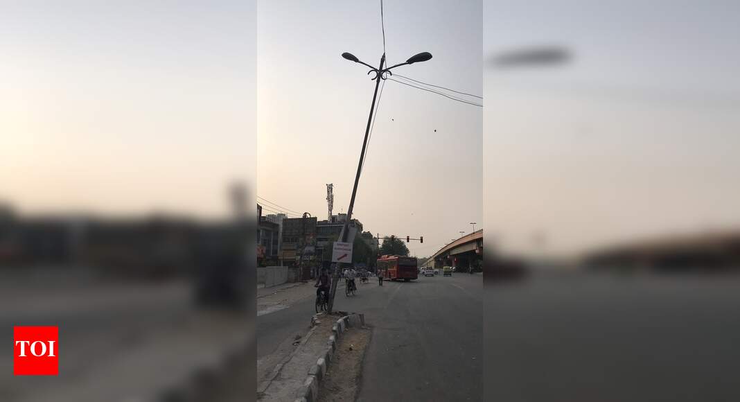 Leaning light pole - Times of India