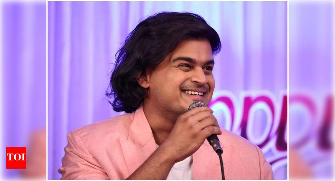 Watch: Ashish Joshi from Phulpakharu turns singer - Times of India