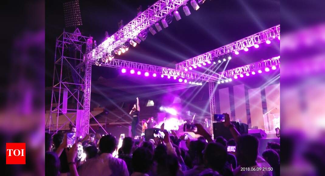Thousands of Amdavadis throng Neha Kakkar's concert in city | Events ...
