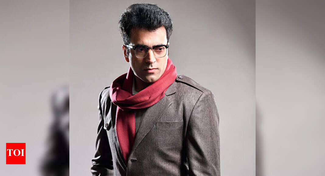Abir on his way to Mussoorie to shoot for Byomkesh Gowtro | Bengali ...