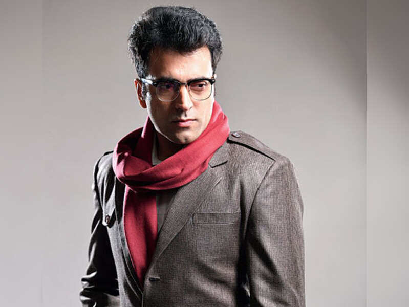 Abir on his way to Mussoorie to shoot for Byomkesh Gowtro | Bengali ...