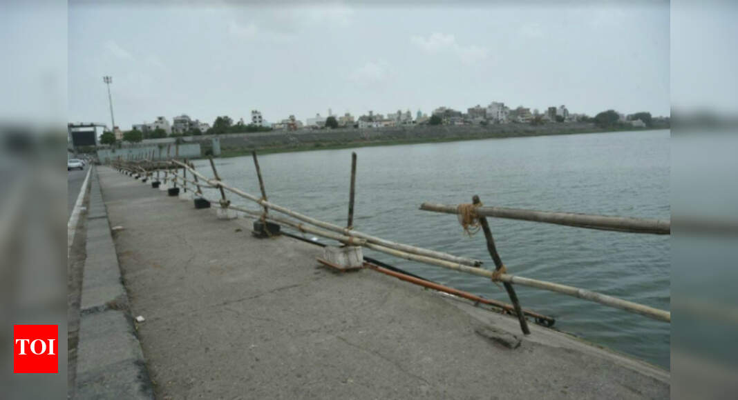 Causeway Accident: Surat: Two drown in causeway trying to take selfie ...