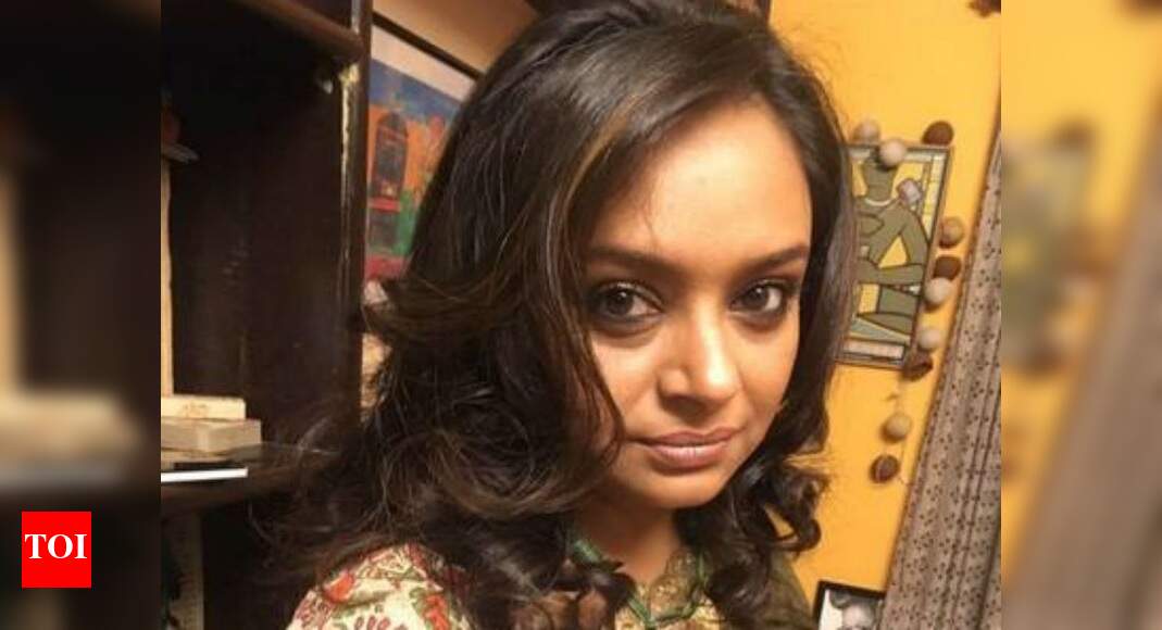 Bidipta Chakraborty rings in her birthday; Hubby Birsa shares a sweet ...