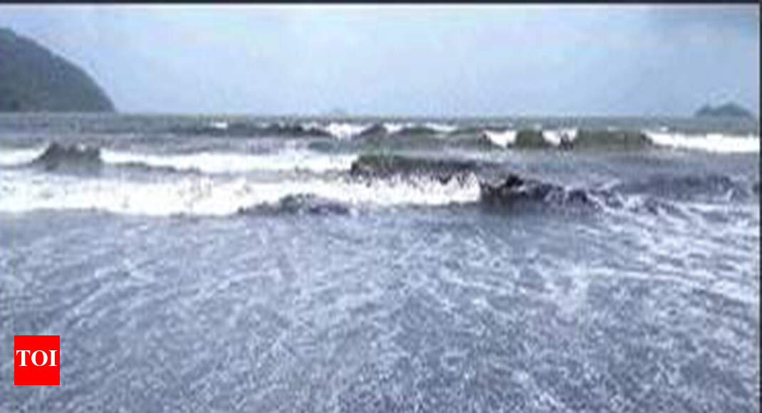 Water off Karwar’s coast turns black | Hubballi News - Times of India