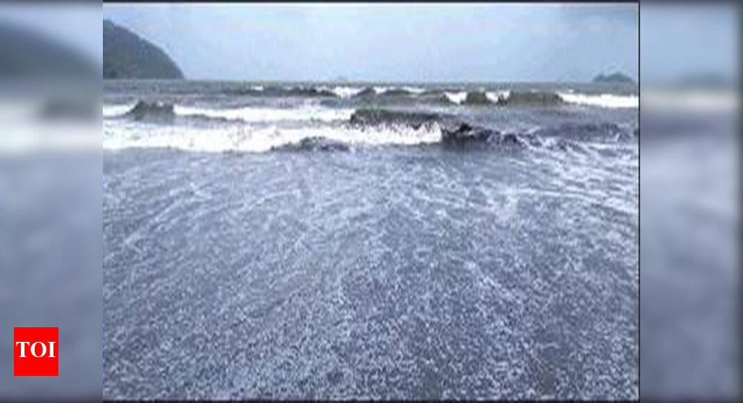 Water off Karwar’s coast turns black | Hubballi News - Times of India
