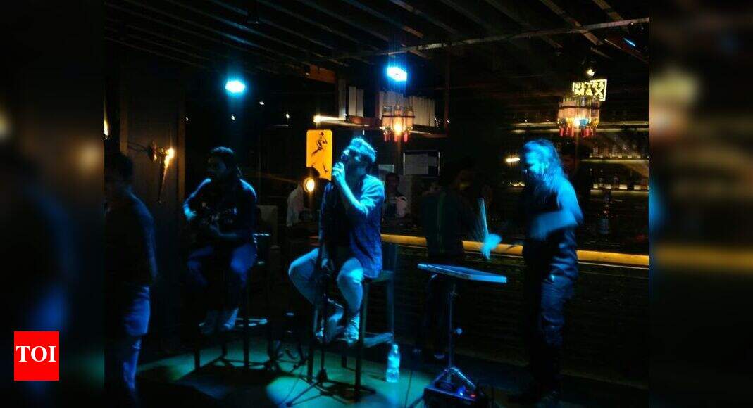 Unplugged night gets Indoreans groovy | Events Movie News - Times of India