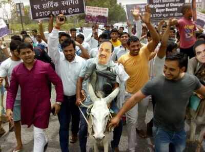 MP, MLA dummies mocked as Noida dump site protest trends on Twitter ...