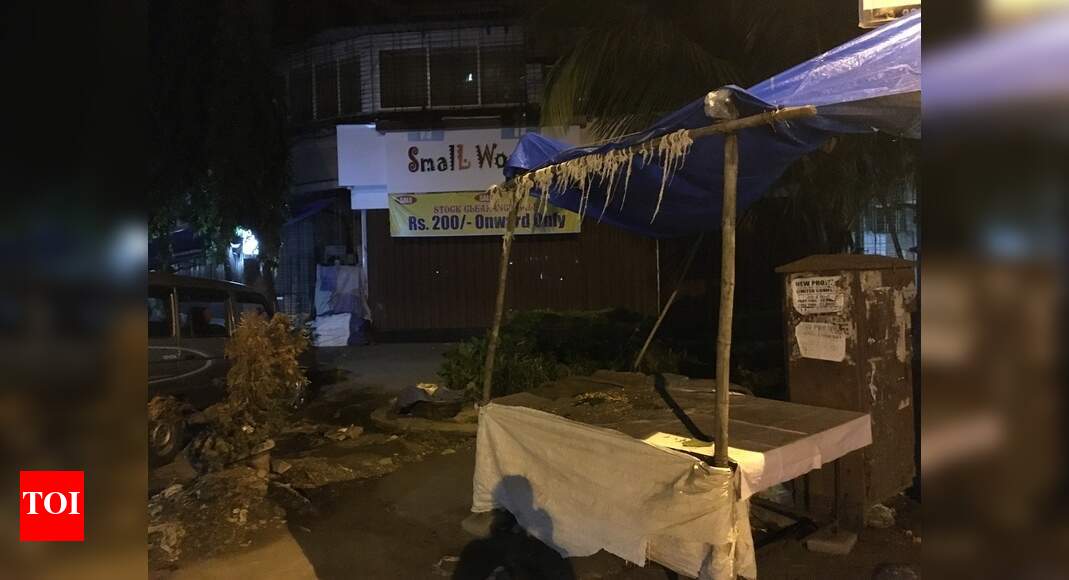 Footpath ends here - Times of India