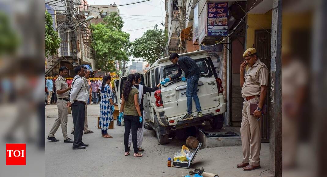 Delhi gang war: Locals thought it was terror attack, ran for cover ...