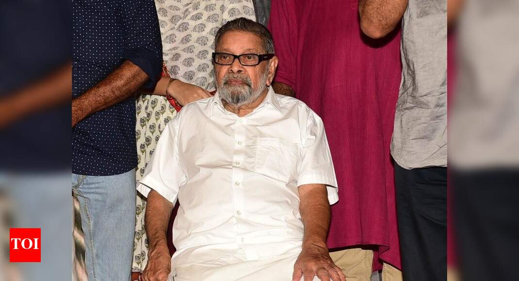 Jayaraj's Bhyanakam team felicitates veteran music composer Arjunan ...