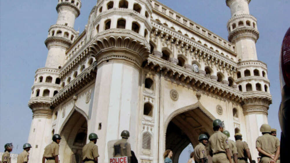 Rain damages Charminar | The Times of India
