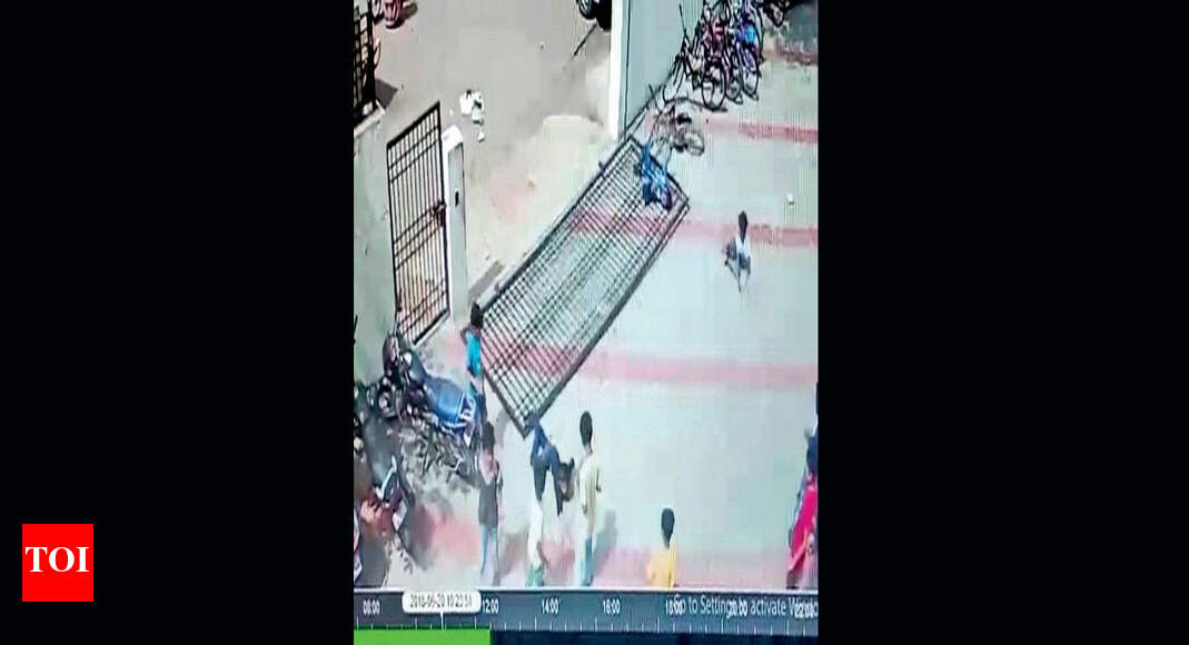 The CCTV Image Of Injured Children: Municipal school gate collapses ...