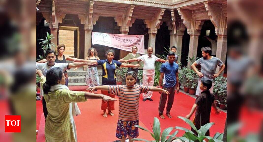Foreigners in Varanasi also celebrate International Yoga Day - Times of ...