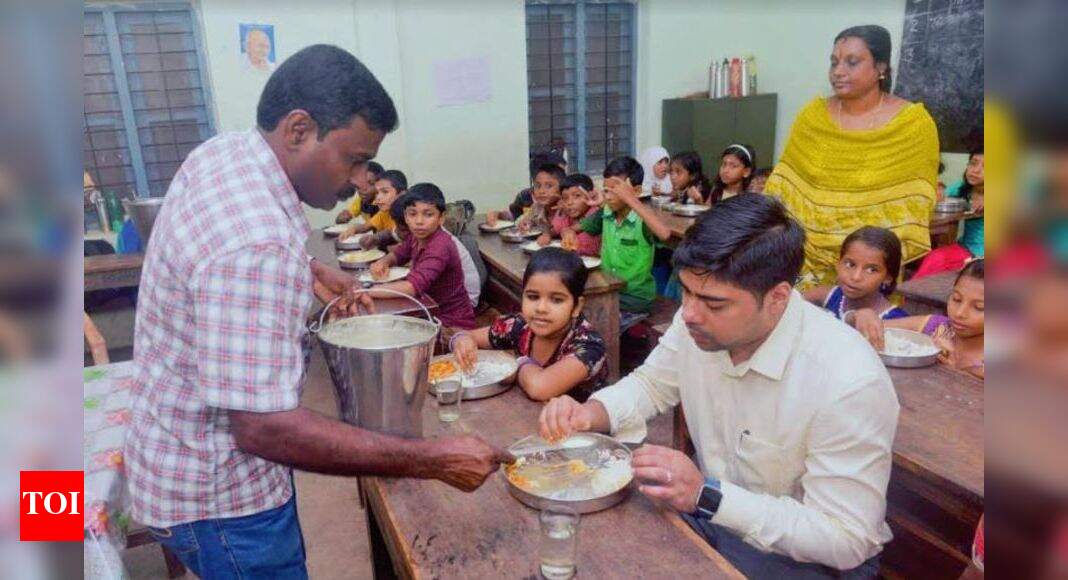 To check quality of food, Alappuzha district collector dines with ...