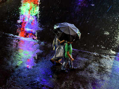 Met Office: Headlights on at 9am, 33mm rain in an hour | Kolkata News ...