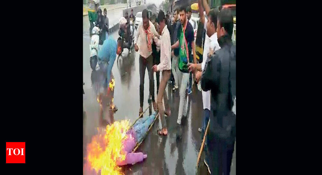 Youth Congress Protest: Cop escapes unhurt after his pants catch fire ...