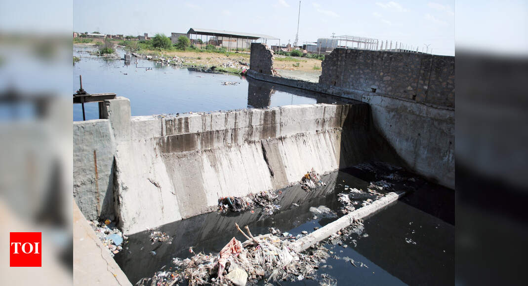 Bandi River: Untreated water being released into Bandi river | Jodhpur ...