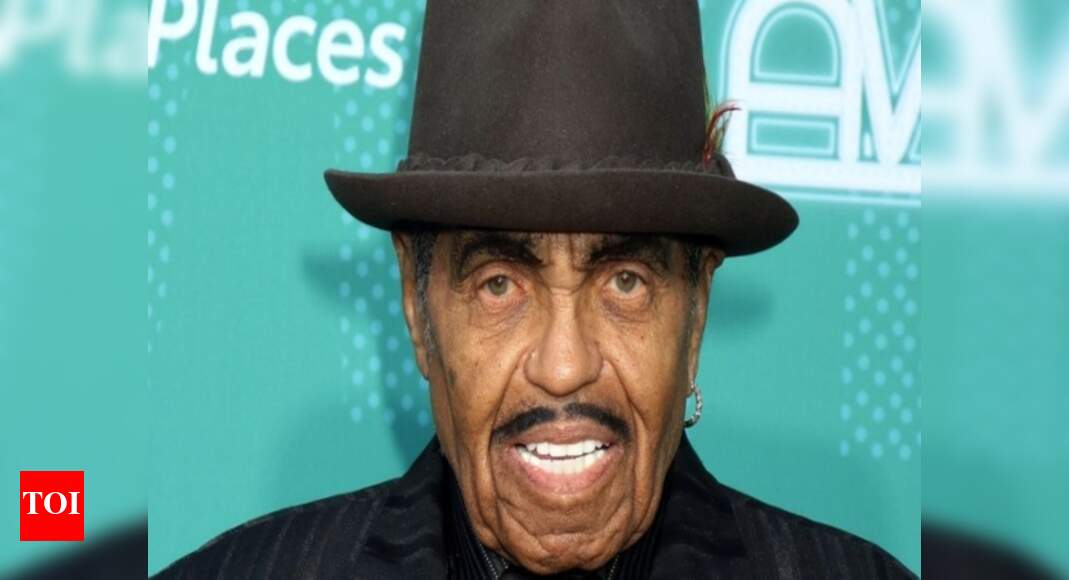 Family pays tribute to Joe Jackson | English Movie News - Times of India