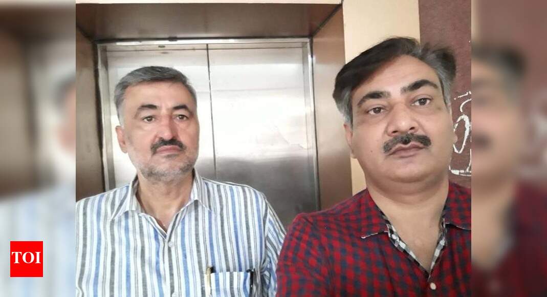 2 visitors stuck inside mini secretariat lift, get no help for over 45 ...